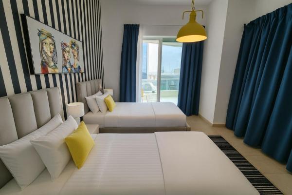 Deluxe Ensuite Room With Balcony & Twin Beds - Dubai