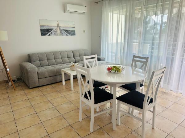 Ivana Apartment With Terrace Novalja - Novalja