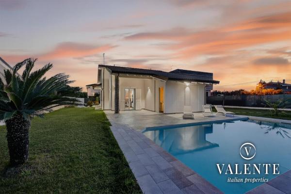 Villa Blu Lucca- Pool And Parking 10 Min From Lucca - Frascati