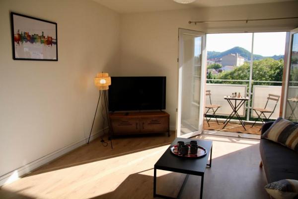 Séjour Lumineux T3 Moderne, Balcon & Ascenseur - Saint-Étienne