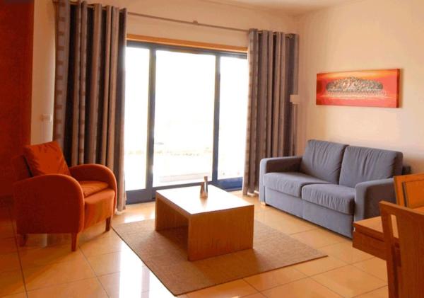 Charming Orada 2-bedroom Albufeira Duplex Apartment With Shared Pool Sleeps 6 - Albufeira