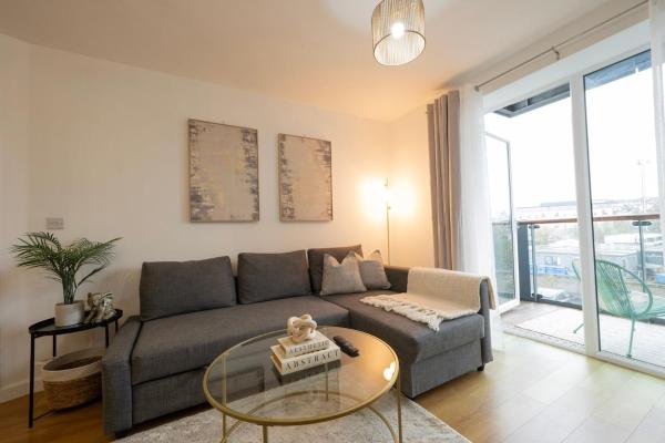 Modern 1br Apt - Sleeps 4 - Parking - Balcony - Chatham