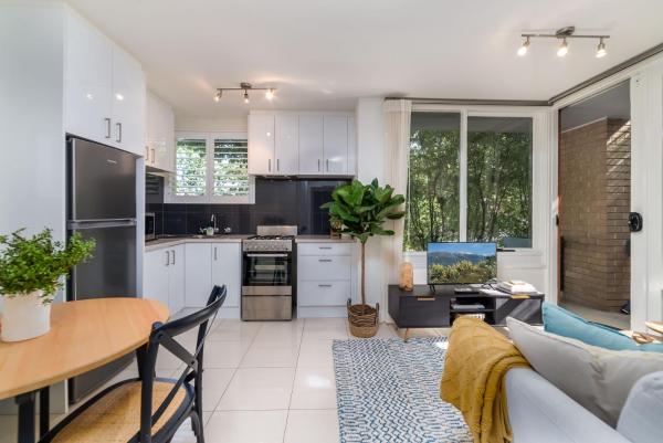 Cosy And Convenient Leafy Apartment - Queanbeyan