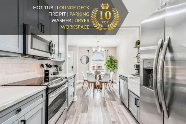 Tropical Haven For Family Gatherings- Deck, Hot Tub, Fire Pit, Grill, 5 Min To Beach - Tampa