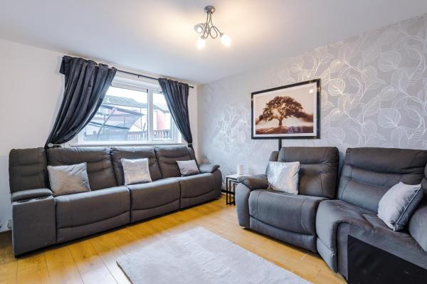 Middleton 4 Bed Free Parking Long Stays - Rochdale
