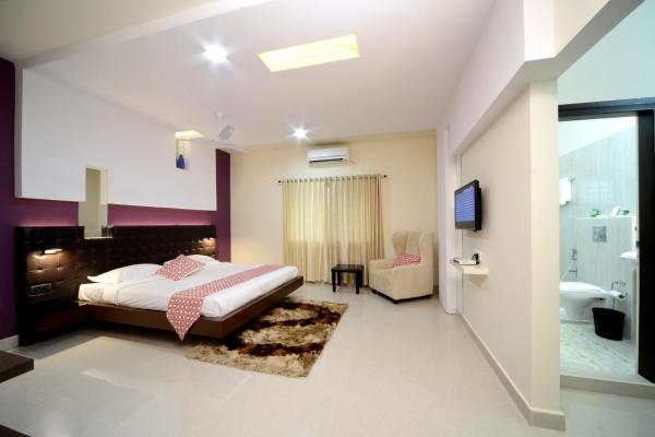Deluxe Room At La Vista , Hitech City, Hyderabad - Hyderabad