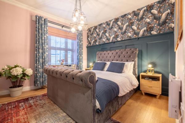 The Secret Garden, Donaghadee - The Hideaway - Stylish 5-beds, & Lavish 3-bedrooms - Sleep 7 - Super Fast Speed Wi-fi - Northern Ireland