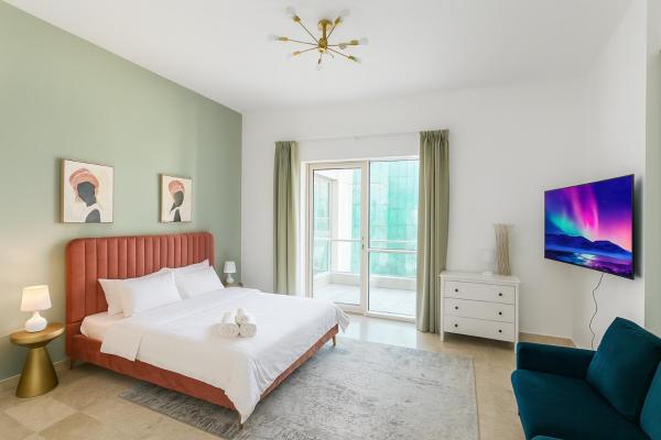 Premium Ensuite Room With Balcony - Dubai