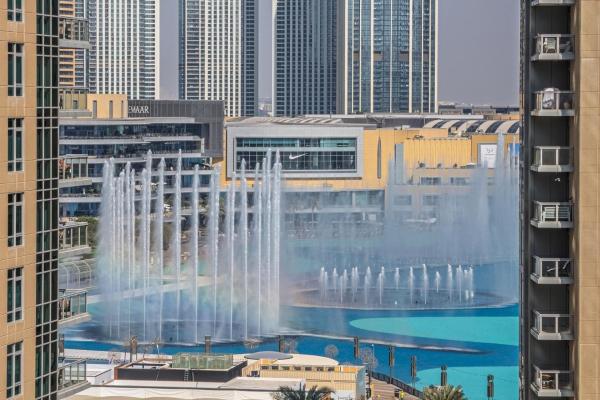 Stylish 2bd Near Burj | Partial Fountain View - Dubai