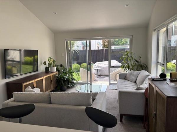 St Albans 2 Bed With Parking - Christchurch