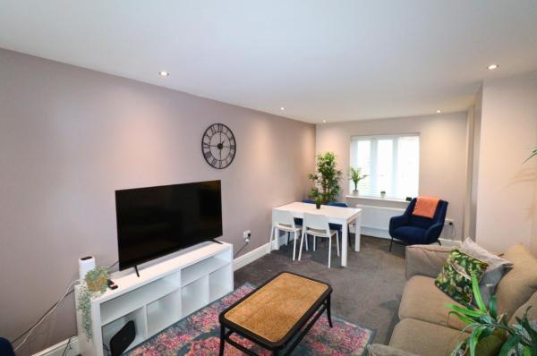 Private Parking - Two Bedroom Home Andover - Andover
