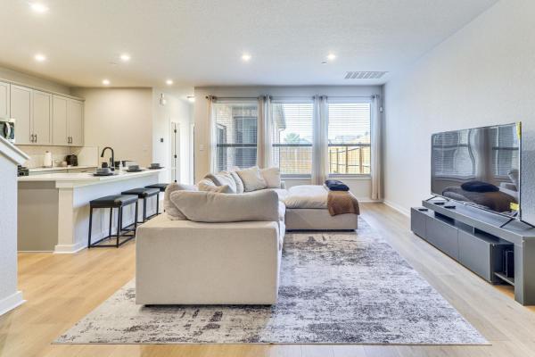 Less Than 2 Mi Kalahari And Dell Diamond! Modern Townhome - Round Rock, TX