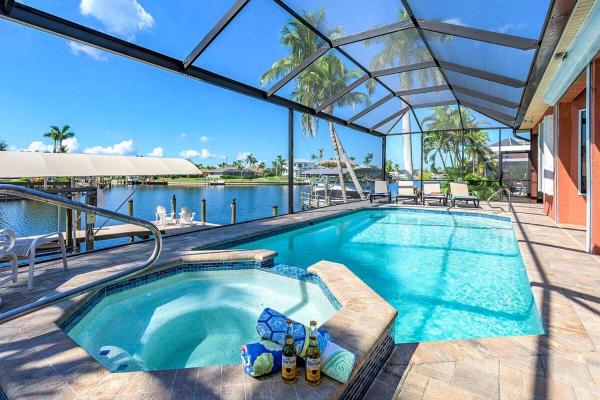Cape Vista Tropical Waterfront Vacation Home Cape - Cape Coral, FL