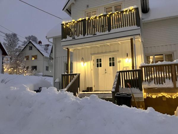 Lys, Koselig Og Sentrumsnær Leilighet I Stille Villastrøk! - Tromsø