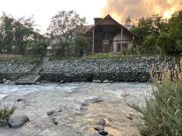 Birdsong 5br Stay With Riverside By Homeyhuts - Pahalgam