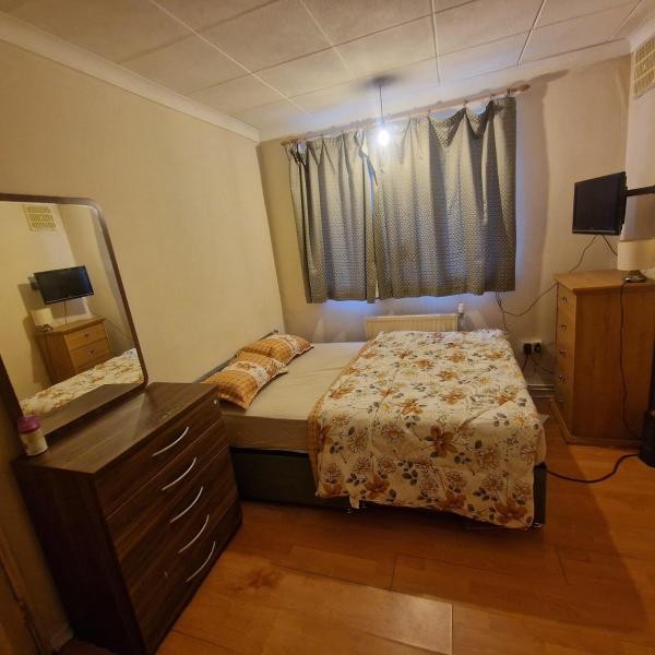 Double Room In A Shared Ground Floor' Apartment - Woolwich