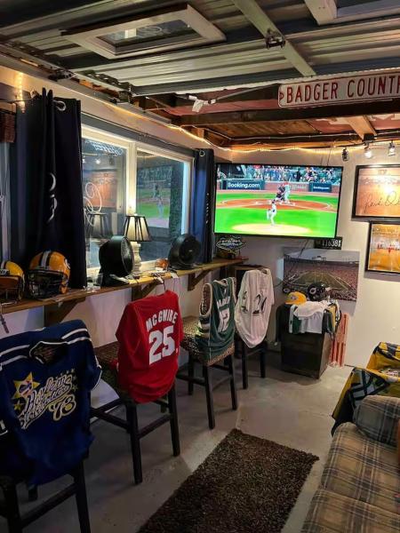 Game-night Garage + Fire Pit + Grill - Milwaukee, WI