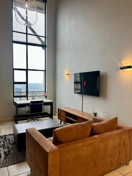 Modern 2 Bedroom Penthouse City Views Sandton - Johannesburg