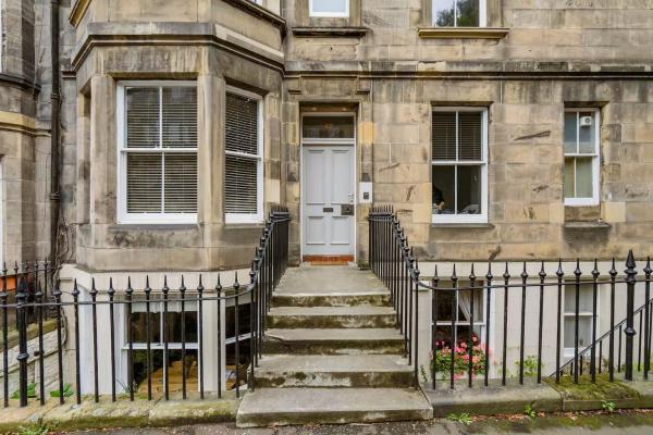 Maindoor Private Entrance Apartment - Musselburgh