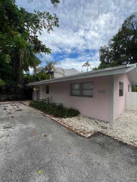 Coconut Cottage In The Grove-pink Cottage - Coral Gables, FL