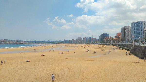 En El Centro Entre El Puerto Y Las Playas - Gijón