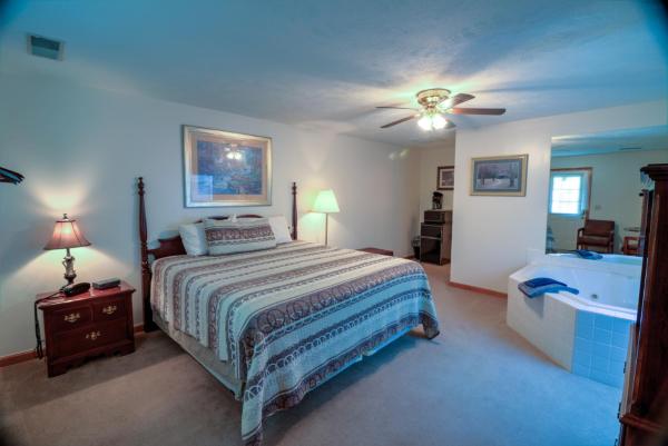 Bear Camp By The Night - Pigeon Forge, TN