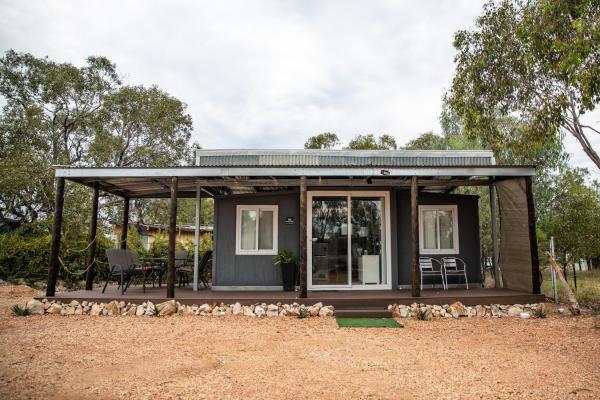 The Holiday Hut - Lightning Ridge