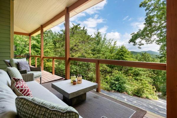 Luxurious Mountain Retreat With Wrap-around Porches And Hot Tub, Near Asheville And Black Mountain, Nc - Black Mountain, NC