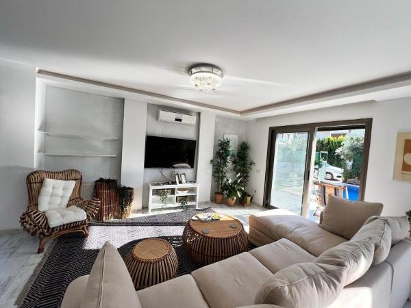 4 Artı1 Room Vılla With Pool ıN Alacatı - Çeşme