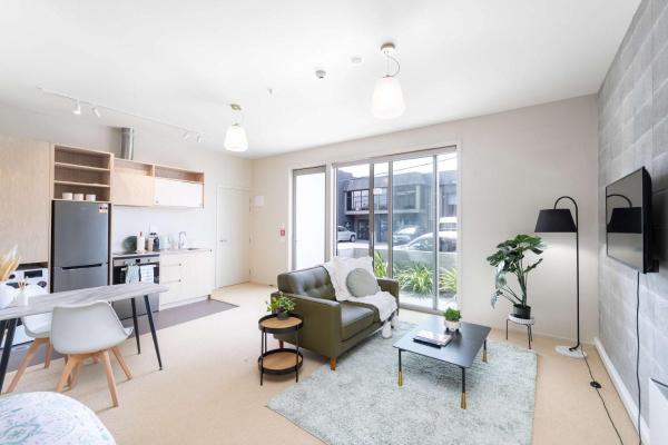 Petone Two Bedroom Apartment With Private Balcony - Wellington