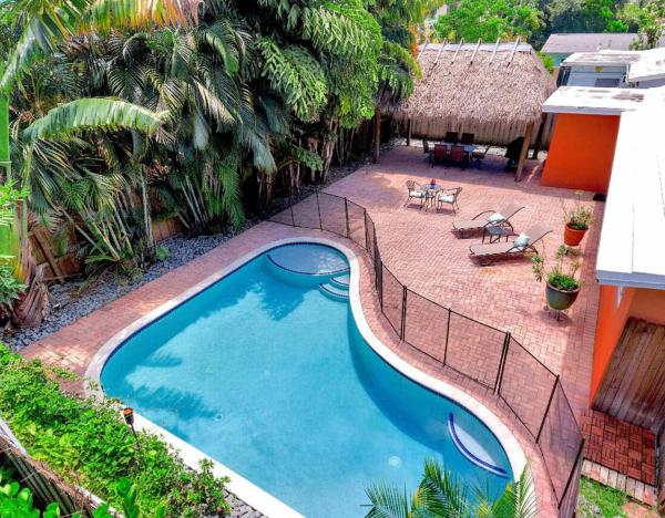 Hidden Gem Vacation Villa W Private Pool & Tikihut - Broward County, FL