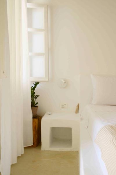 The Endless Blue Hide Out - Ios