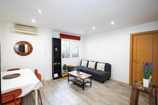 Acogedor Piso De 2 Dormitorios En Sevilla - Seville, Spain