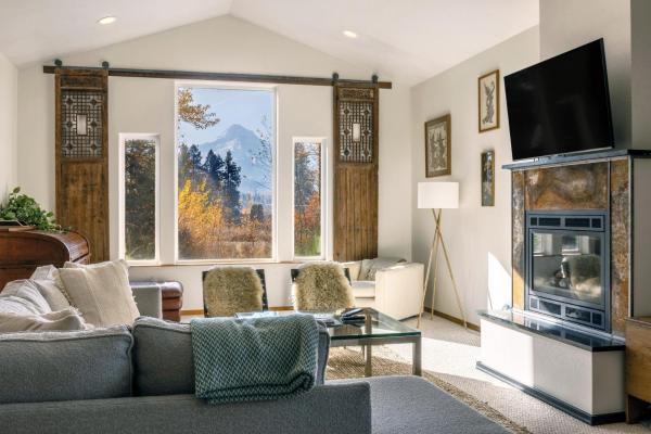 Slope View Home - Parkdale, OR