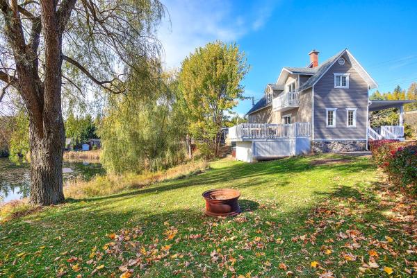 Centenary Lakefront 5 Bedroom Home With Hot Tub - Mont-Tremblant