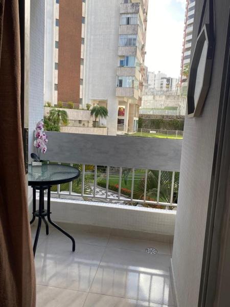Apartamento Em Ondina - Jardim Apipema - Barra