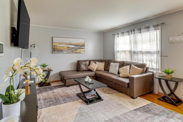 Near Beaches, Base And Bay! Hampton Home With Backyard - Hampton, VA