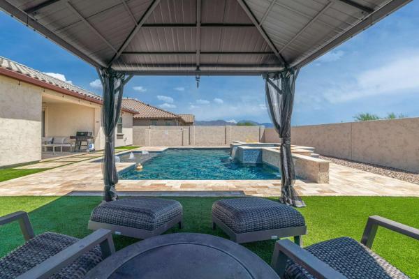 Luxe Goodyear Oasis Pool King Suite Grill - Goodyear, AZ