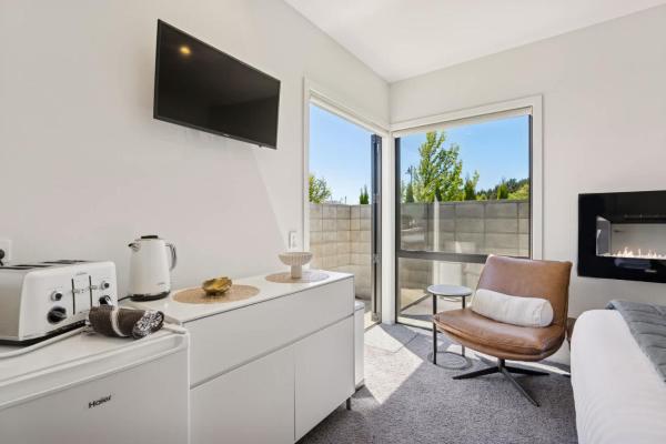 A Room On The Peninsula - Wanaka