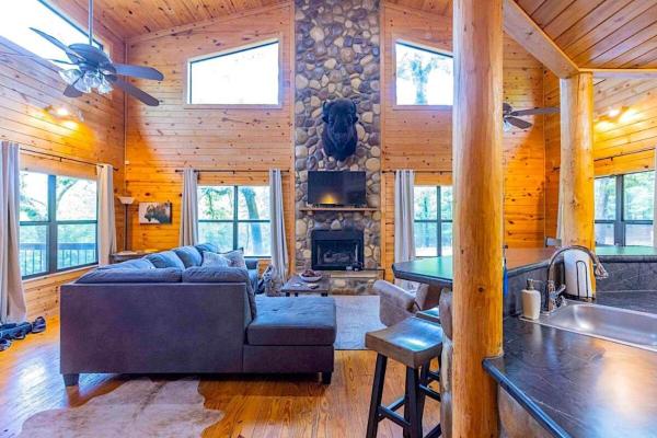 Bison Point-ladder Ball, Corn Hole, Fire Pit, Sleeps 10 - Broken Bow, OK