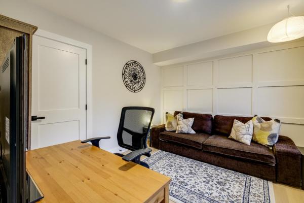 Walk To Metro And Downtown! Cozy Silver Spring Apt - Silver Spring, MD