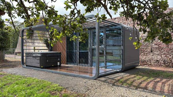 Glamping Pod With A Hot Tub In Orchard - Milford Haven