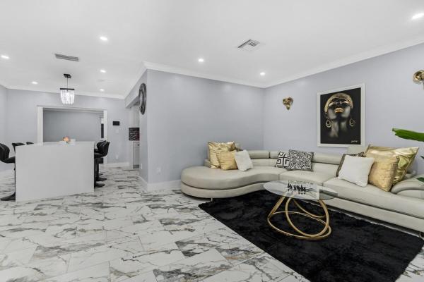 Rj Home Away From Home Llc - Miami Gardens, FL