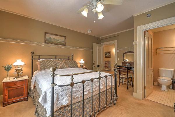 The Russell Room - Tennessee