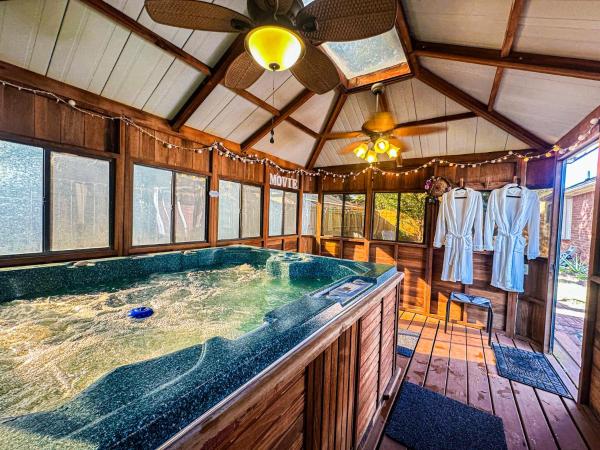 Cozy Maple House W-private Jacuzzi Near Iah - Kingwood - Houston