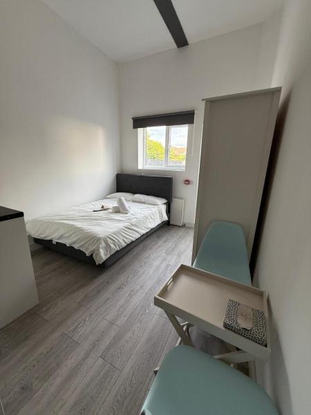 Charming Studio Flat In Ha8, 6 Mins Walk To Edgware Station - Watford