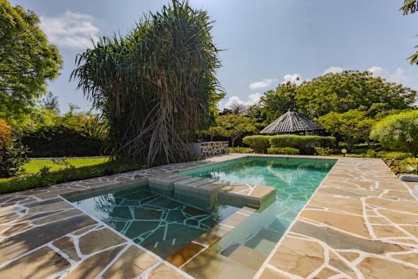 Auregi Villas - Poolside Getaway Near Diani Beach - Diani Beach
