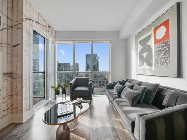 The Ritz Suites - Downtown Toronto - Toronto