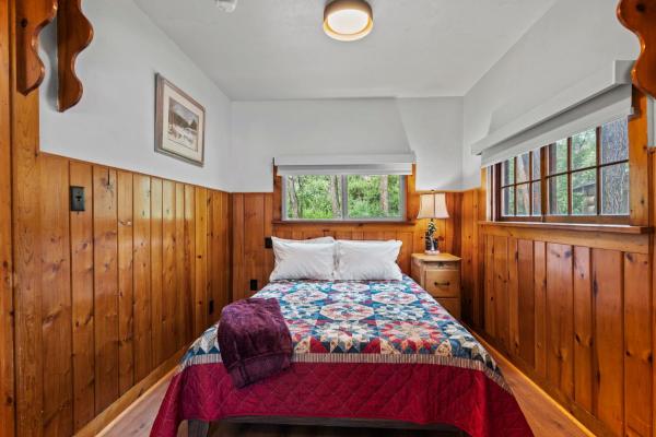 Timber Lodge Cabin 5 - Colorado Springs, CO