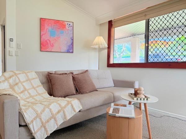 Wynnum Waves Retreat-3 Bedroom Coastal Escape - Brisbane